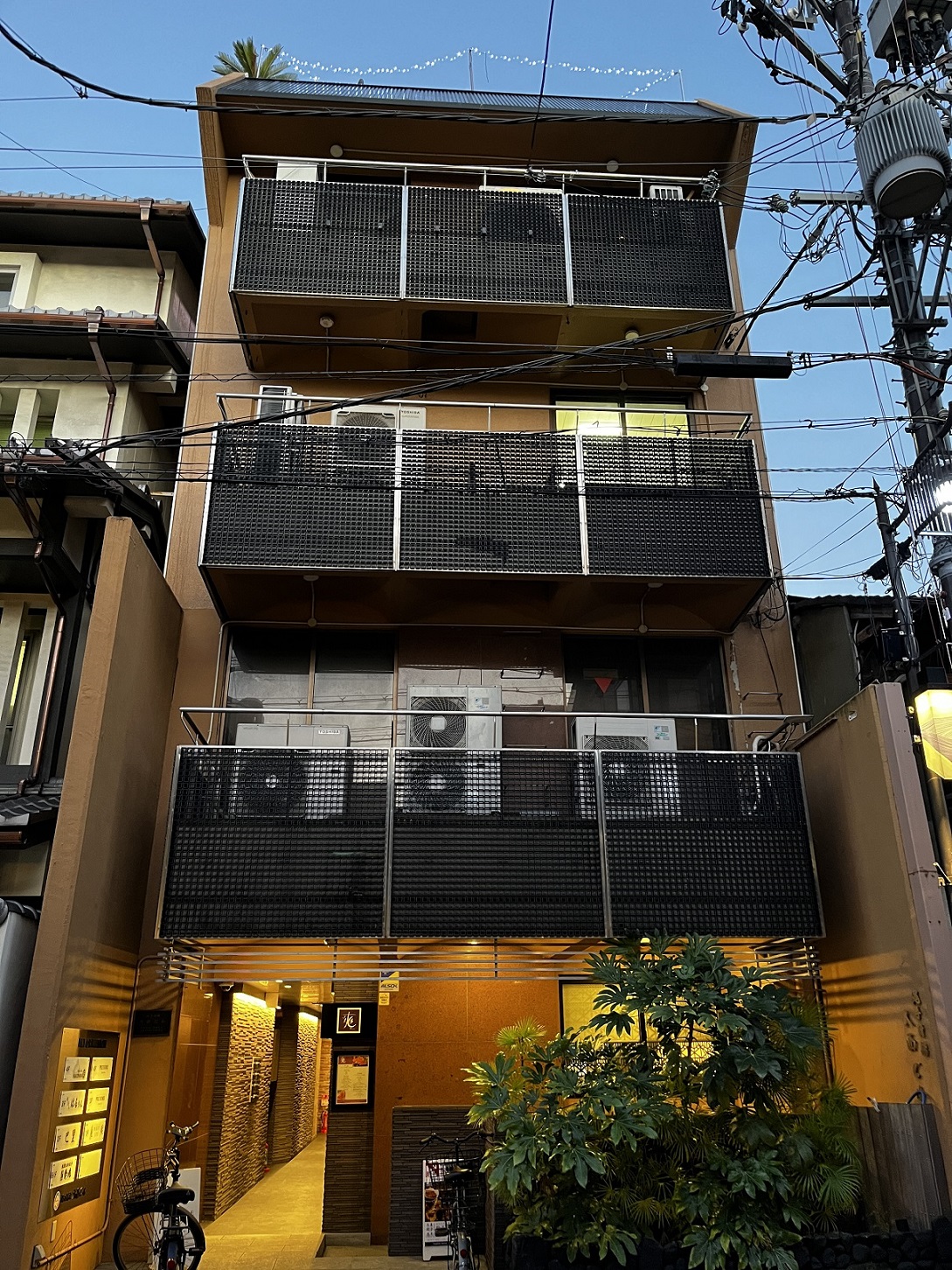 祇園の屋上テラスで”こたつ”に入りながら味わう絶品肉鍋を堪能してきた～。 【Bistro×Bar HAKONIWAハコニワ】 | デジスタイル京都｜京都のイベント、観光、グルメ、お出かけ ...